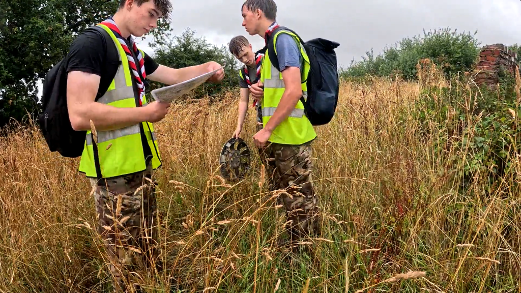 Explorers go on the run in our BIG Hideout - Notts Scouts